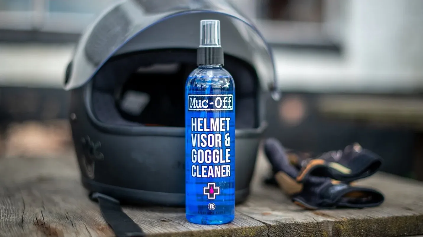 Kit de Curățare Cască Moto MUC-OFF HELMET, VISOR & GOGGLE CLEANING KIT ...